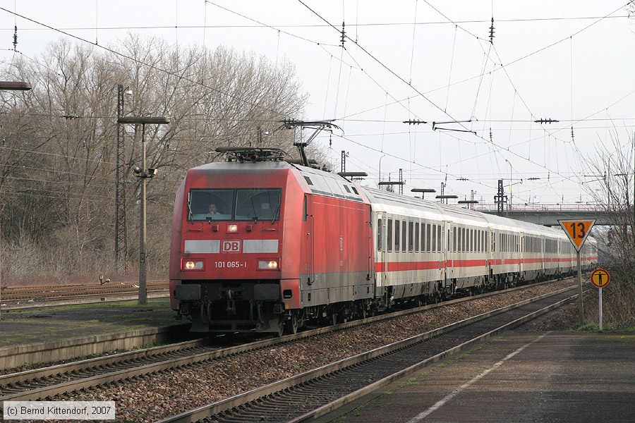www.bkcw-bahnbilder.de Serie: Deutschland - DB - Elektrolokomotiven - Lok 101 065